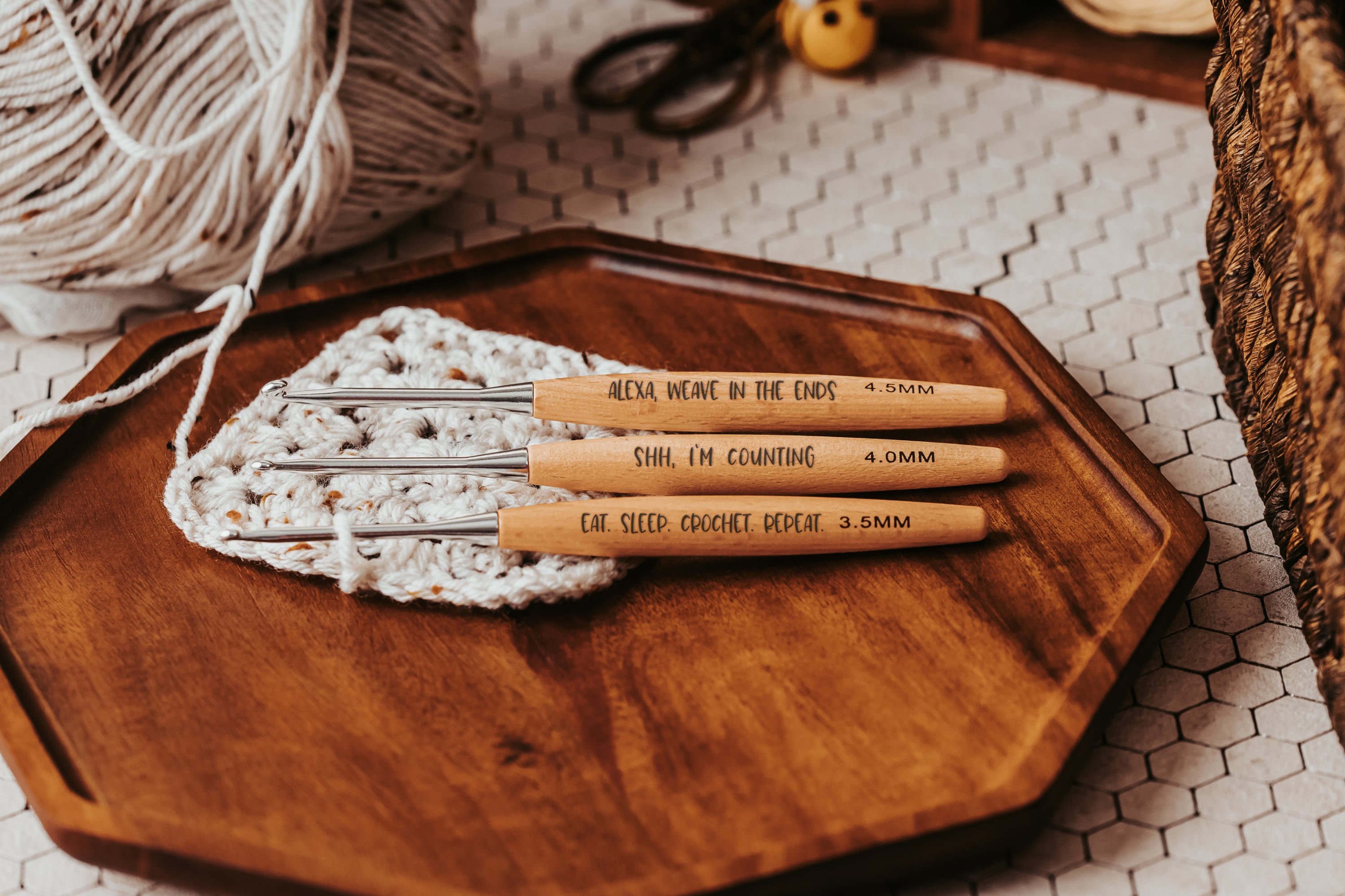 Personalized Wooden Handle Aluminum Crochet Hook – Loops & Bee